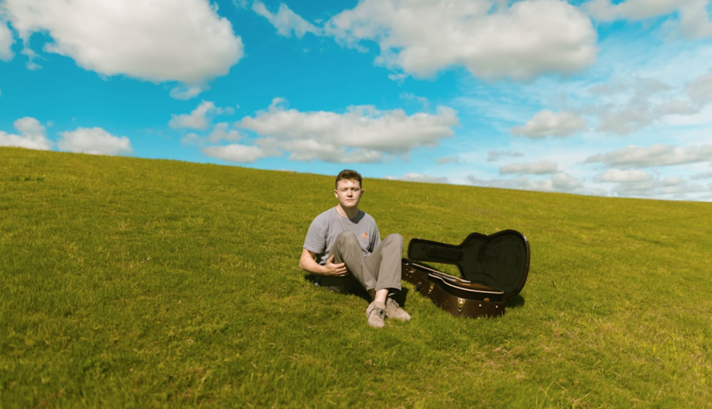 “Famous” Steinza (ft. Rozwell): your new favorite summer track