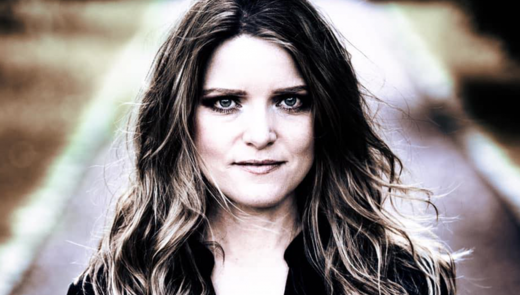 Listen to the anthemic ‘Can´t Change My Frequency’ by HANNA SöDERBERG ...